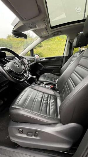 Pelēks Volkswagen Touran 2019 Viļņa, ar dzinēja tilpumu 1.50 L un nobraukumu 186 tūkst. km par 17000 €, foto 3 vietnē AUTOMOTO.COM.LV