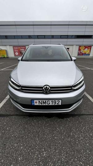 Pelēks Volkswagen Touran 2019 Viļņa, ar dzinēja tilpumu 1.50 L un nobraukumu 186 tūkst. km par 17000 €, foto 4 vietnē AUTOMOTO.COM.LV