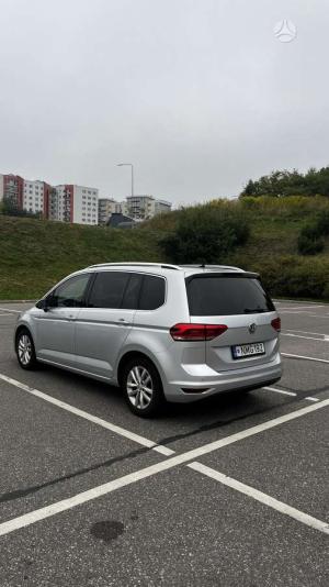 Pelēks Volkswagen Touran 2019 Viļņa, ar dzinēja tilpumu 1.50 L un nobraukumu 186 tūkst. km par 17000 €, foto 7 vietnē AUTOMOTO.COM.LV