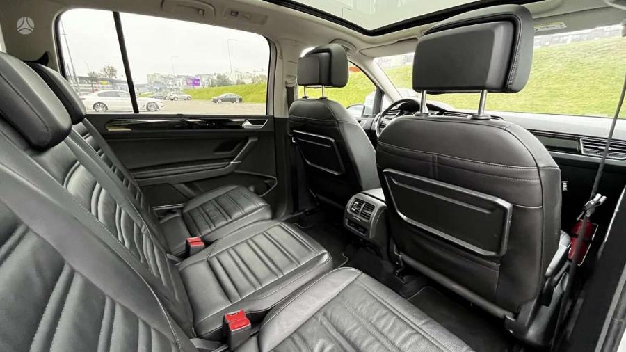 Pelēks Volkswagen Touran 2019 Viļņa, ar dzinēja tilpumu 1.50 L un nobraukumu 186 tūkst. km par 17000 €, foto 15 vietnē AUTOMOTO.COM.LV