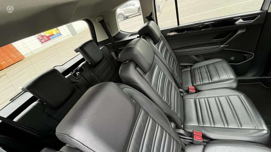 Pelēks Volkswagen Touran 2019 Viļņa, ar dzinēja tilpumu 1.50 L un nobraukumu 186 tūkst. km par 17000 €, foto 20 vietnē AUTOMOTO.COM.LV