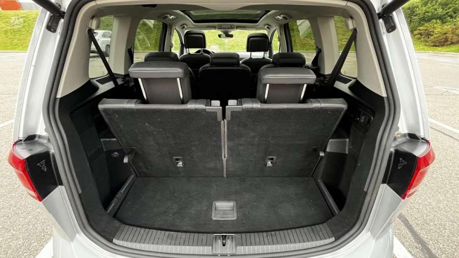 Pelēks Volkswagen Touran 2019 Viļņa, ar dzinēja tilpumu 1.50 L un nobraukumu 186 tūkst. km par 17000 €, foto 21 vietnē AUTOMOTO.COM.LV