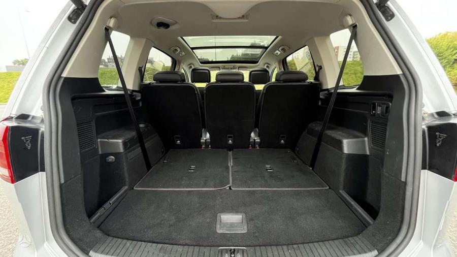 Pelēks Volkswagen Touran 2019 Viļņa, ar dzinēja tilpumu 1.50 L un nobraukumu 186 tūkst. km par 17000 €, foto 22 vietnē AUTOMOTO.COM.LV