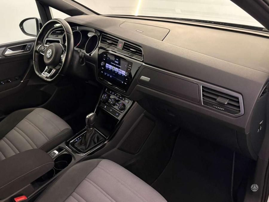 Pelēks Volkswagen Touran 2019 Marijampole, ar dzinēja tilpumu 1.97 L un nobraukumu 198 tūkst. km par 15999 €, foto 21 vietnē AUTOMOTO.COM.LV