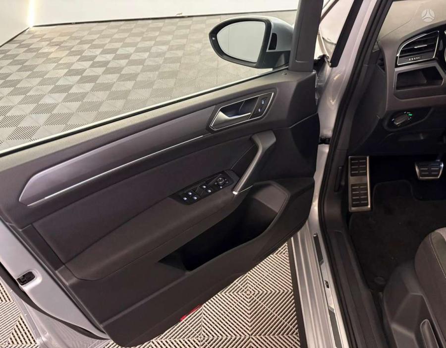 Pelēks Volkswagen Touran 2019 Marijampole, ar dzinēja tilpumu 1.97 L un nobraukumu 198 tūkst. km par 15999 €, foto 31 vietnē AUTOMOTO.COM.LV