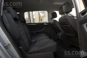 Pelēks Volkswagen Touran 2019 Rīga, ar dzinēja tilpumu 2.00 L un nobraukumu 268 tūkst. km par 17000 €, foto 5 vietnē AUTOMOTO.COM.LV