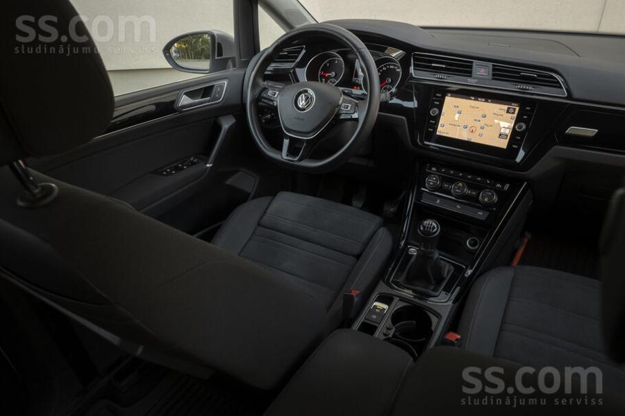 Pelēks Volkswagen Touran 2019 Rīga, ar dzinēja tilpumu 2.00 L un nobraukumu 268 tūkst. km par 17000 €, foto 7 vietnē AUTOMOTO.COM.LV