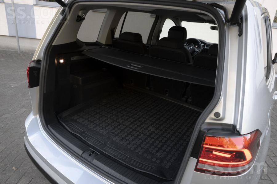 Pelēks Volkswagen Touran 2019 Rīga, ar dzinēja tilpumu 2.00 L un nobraukumu 268 tūkst. km par 17000 €, foto 8 vietnē AUTOMOTO.COM.LV