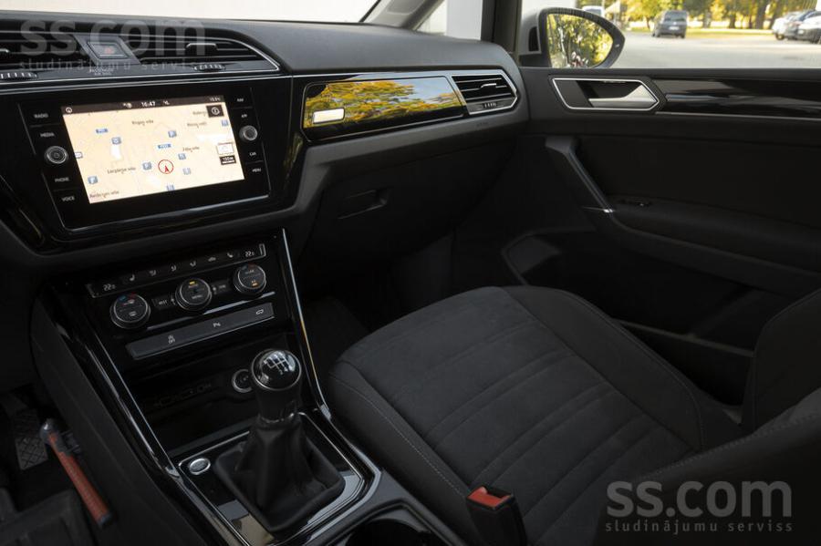 Pelēks Volkswagen Touran 2019 Rīga, ar dzinēja tilpumu 2.00 L un nobraukumu 268 tūkst. km par 17000 €, foto 11 vietnē AUTOMOTO.COM.LV