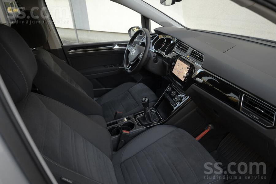 Pelēks Volkswagen Touran 2019 Rīga, ar dzinēja tilpumu 2.00 L un nobraukumu 268 tūkst. km par 17000 €, foto 19 vietnē AUTOMOTO.COM.LV