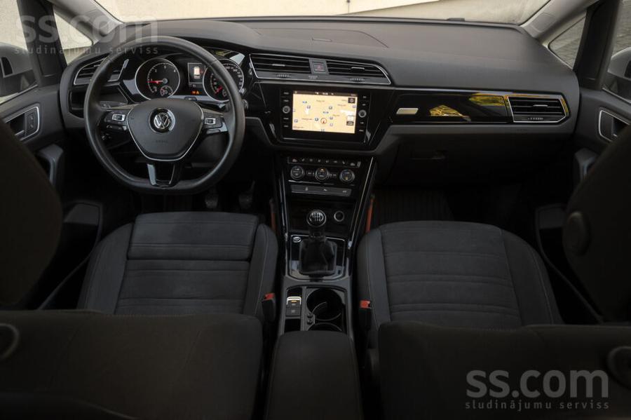 Pelēks Volkswagen Touran 2019 Rīga, ar dzinēja tilpumu 2.00 L un nobraukumu 268 tūkst. km par 17000 €, foto 20 vietnē AUTOMOTO.COM.LV