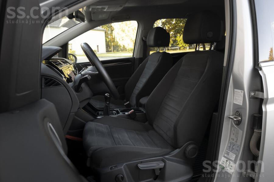 Pelēks Volkswagen Touran 2019 Rīga, ar dzinēja tilpumu 2.00 L un nobraukumu 268 tūkst. km par 17000 €, foto 21 vietnē AUTOMOTO.COM.LV