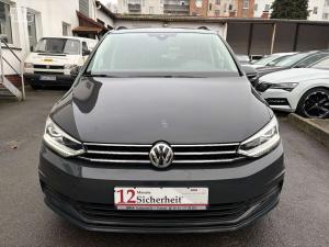 Grey Volkswagen Touran 2020 in Kaunas, with an engine capacity of 2.00 L and mileage of 61 thousand km for 25876 €, photo 3 on AUTOMOTO.COM.LV