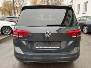 Grey Volkswagen Touran 2020 in Kaunas, with an engine capacity of 2.00 L and mileage of 61 thousand km for 25876 €, photo 9 on AUTOMOTO.COM.LV