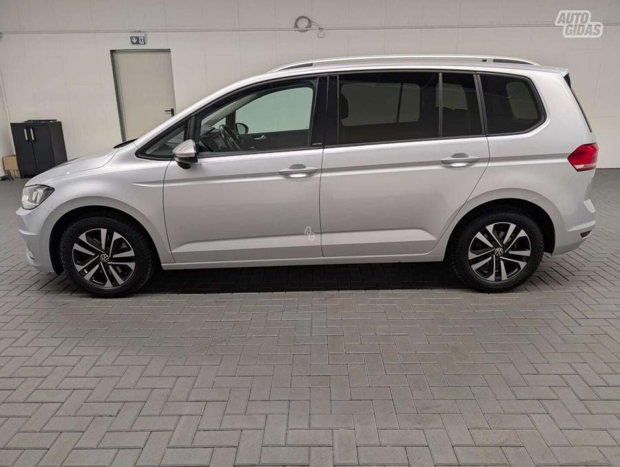 Pelēks Volkswagen Touran 2020 Kauņa, ar dzinēja tilpumu 1.50 L un nobraukumu 85 tūkst. km par 26911 €, foto 2 vietnē AUTOMOTO.COM.LV