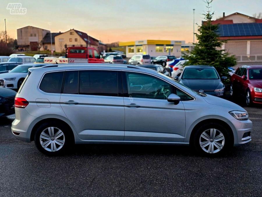 Grey Volkswagen Touran 2020 in Kaunas, with an engine capacity of 2.00 L and mileage of 92 thousand km for 23783 €, photo 7 on AUTOMOTO.COM.LV