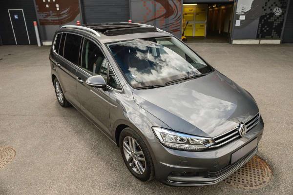 Grey Volkswagen Touran 2020 in Kaunas, with an engine capacity of 1.50 L and mileage of 161 thousand km for 17950 €, photo 7 on AUTOMOTO.COM.LV