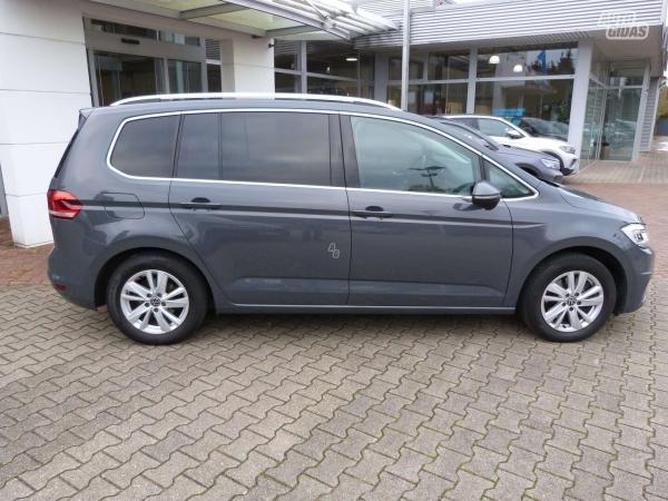 Pelēks Volkswagen Touran 2021 Kauņa, ar dzinēja tilpumu 1.50 L un nobraukumu 83 tūkst. km par 25387 €, foto 2 vietnē AUTOMOTO.COM.LV