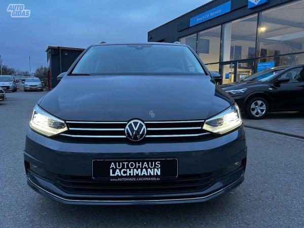 Pelēks Volkswagen Touran 2021 Kauņa, ar dzinēja tilpumu 1.50 L un nobraukumu 50 tūkst. km par 30630 €, foto 2 vietnē AUTOMOTO.COM.LV