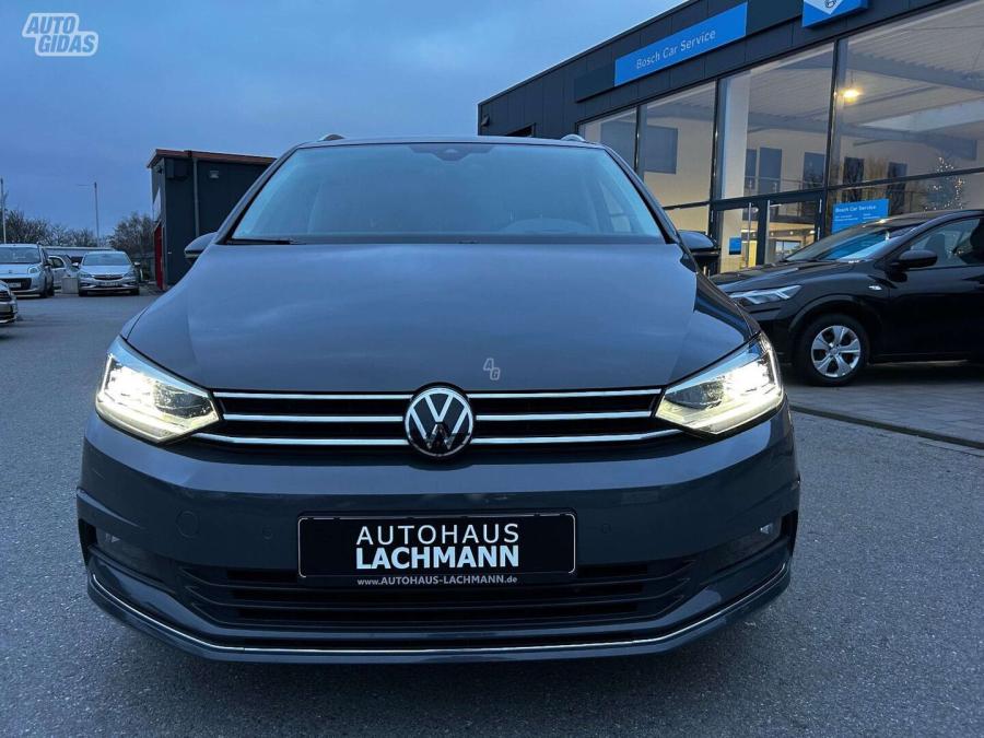 Pelēks Volkswagen Touran 2021 Kauņa, ar dzinēja tilpumu 1.50 L un nobraukumu 50 tūkst. km par 30630 €, foto 2 vietnē AUTOMOTO.COM.LV