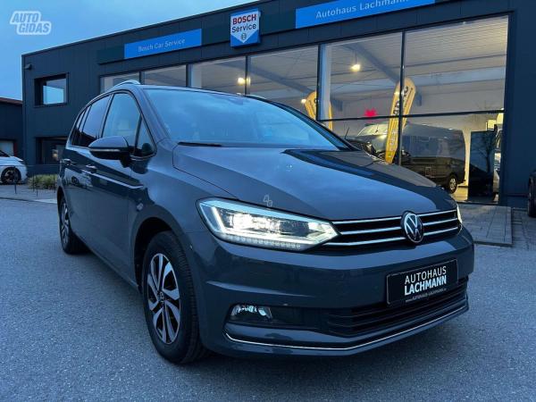 Pelēks Volkswagen Touran 2021 Kauņa, ar dzinēja tilpumu 1.50 L un nobraukumu 50 tūkst. km par 30630 €, foto 3 vietnē AUTOMOTO.COM.LV