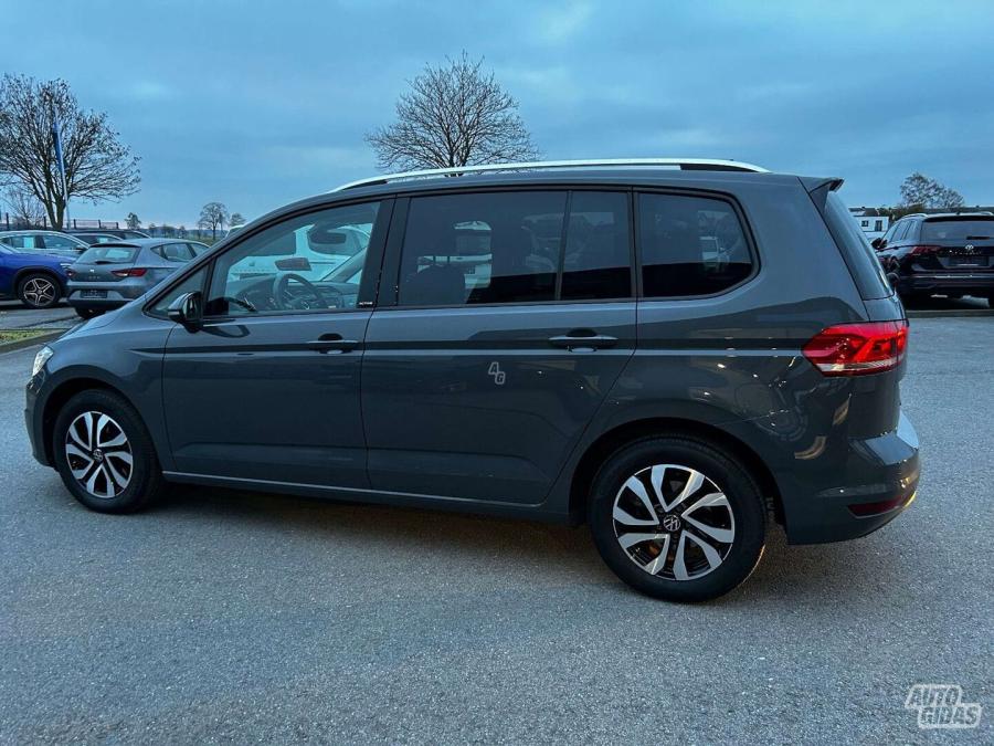 Pelēks Volkswagen Touran 2021 Kauņa, ar dzinēja tilpumu 1.50 L un nobraukumu 50 tūkst. km par 30630 €, foto 8 vietnē AUTOMOTO.COM.LV