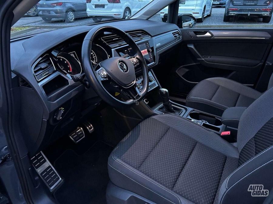 Pelēks Volkswagen Touran 2021 Kauņa, ar dzinēja tilpumu 1.50 L un nobraukumu 50 tūkst. km par 30630 €, foto 9 vietnē AUTOMOTO.COM.LV