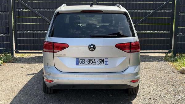 Grey Volkswagen Touran 2021 in Jonava, with an engine capacity of 1.50 L and mileage of 155 thousand km for 8800 €, photo 6 on AUTOMOTO.COM.LV
