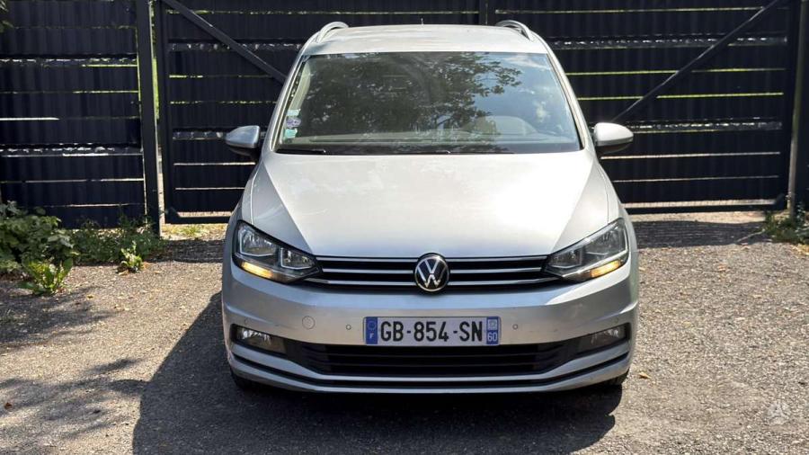 Grey Volkswagen Touran 2021 in Jonava, with an engine capacity of 1.50 L and mileage of 155 thousand km for 8700 €, photo 1 on AUTOMOTO.COM.LV