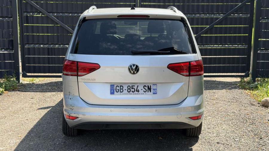 Grey Volkswagen Touran 2021 in Jonava, with an engine capacity of 1.50 L and mileage of 155 thousand km for 8700 €, photo 15 on AUTOMOTO.COM.LV
