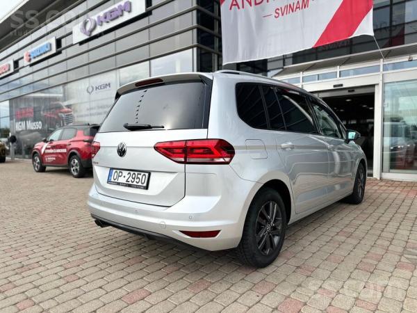 Grey Volkswagen Touran 2021 in Riga, with an engine capacity of 2.00 L and mileage of 282 thousand km for 10990 €, photo 4 on AUTOMOTO.COM.LV