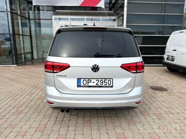 Grey Volkswagen Touran 2021 in Riga, with an engine capacity of 2.00 L and mileage of 282 thousand km for 10990 €, photo 5 on AUTOMOTO.COM.LV