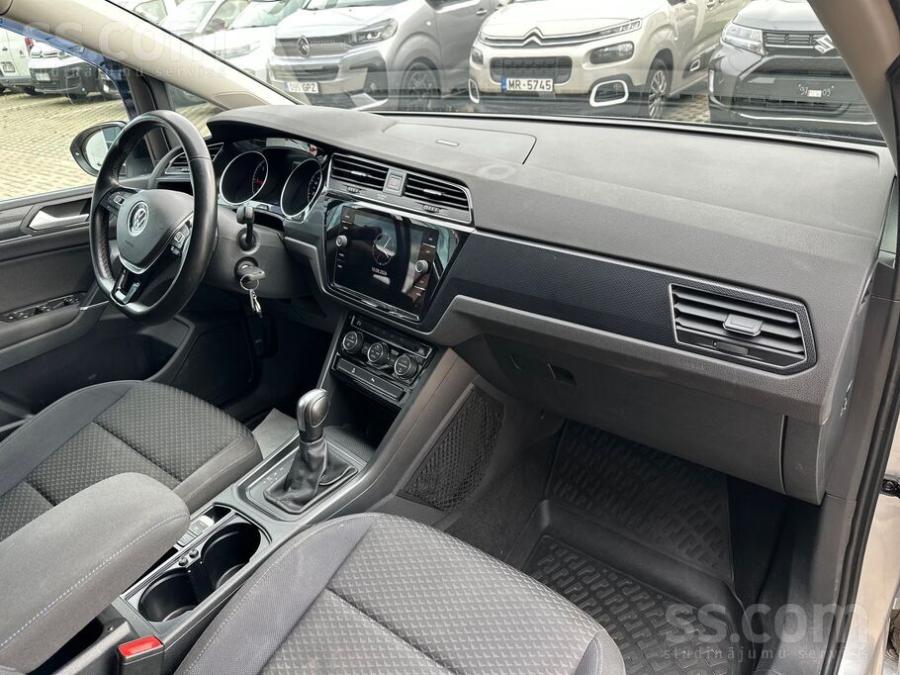 Pelēks Volkswagen Touran 2021 Rīga, ar dzinēja tilpumu 2.00 L un nobraukumu 282 tūkst. km par 10990 €, foto 9 vietnē AUTOMOTO.COM.LV