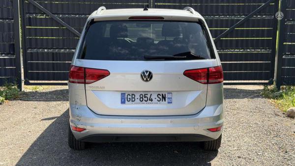 Volkswagen Touran 2021 in Jonava on AUTOMOTO.COM.LV Grey Volkswagen Touran 2021 in Jonava, with an engine capacity of 1.50 L and mileage of 155 thousand km for 8850 €, photo 1 on AUTOMOTO.COM.LV