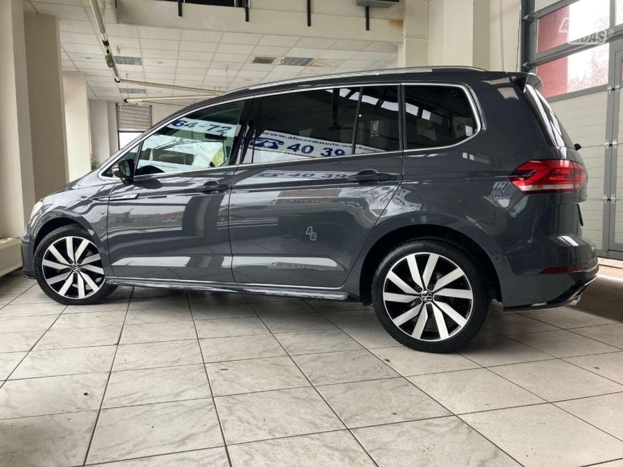 Pelēks Volkswagen Touran 2022 Kauņa, ar dzinēja tilpumu 2.00 L un nobraukumu 46 tūkst. km par 32690 €, foto 3 vietnē AUTOMOTO.COM.LV