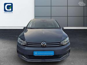Grey Volkswagen Touran 2023 in Kaunas, with an engine capacity of 1.50 L and mileage of 23 thousand km for 32556 €, photo 2 on AUTOMOTO.COM.LV