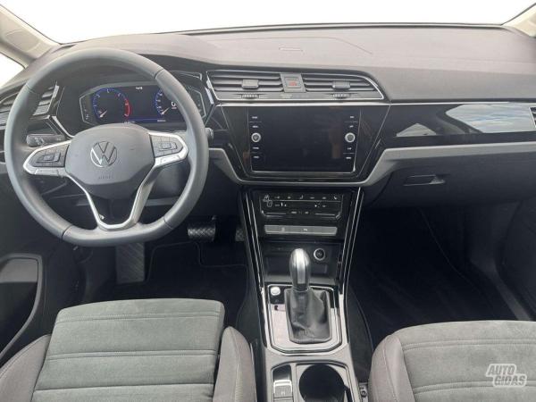 Grey Volkswagen Touran 2023 in Kaunas, with an engine capacity of 2.00 L and mileage of 80 thousand km for 32649 €, photo 10 on AUTOMOTO.COM.LV