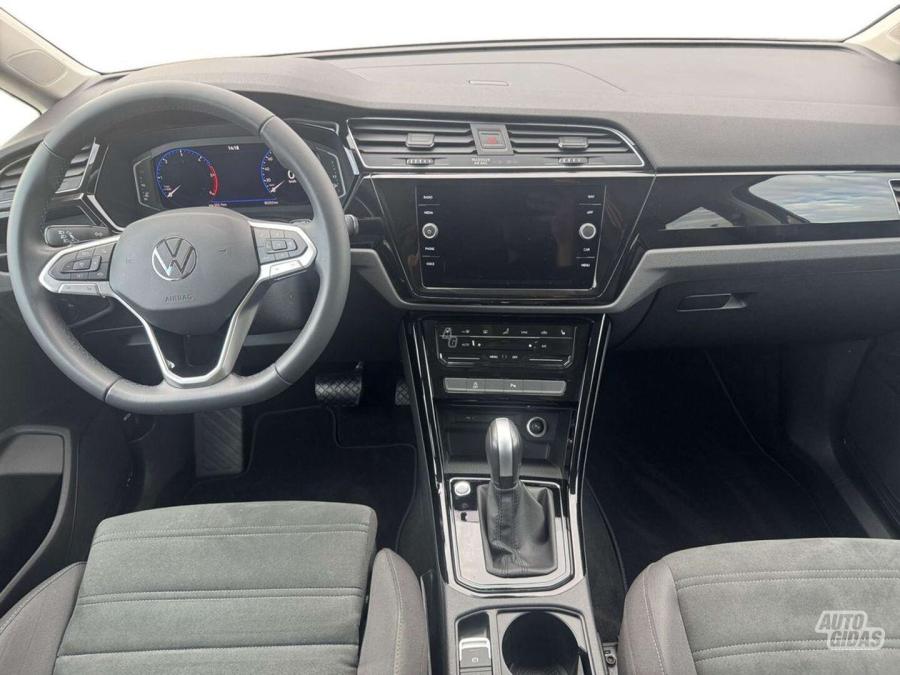 Grey Volkswagen Touran 2023 in Kaunas, with an engine capacity of 2.00 L and mileage of 80 thousand km for 32649 €, photo 10 on AUTOMOTO.COM.LV