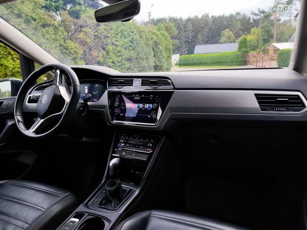 Grey Volkswagen Touran 2023 in Anyksciai, with an engine capacity of 2.00 L and mileage of 310 thousand km for 13250 €, photo 7 on AUTOMOTO.COM.LV