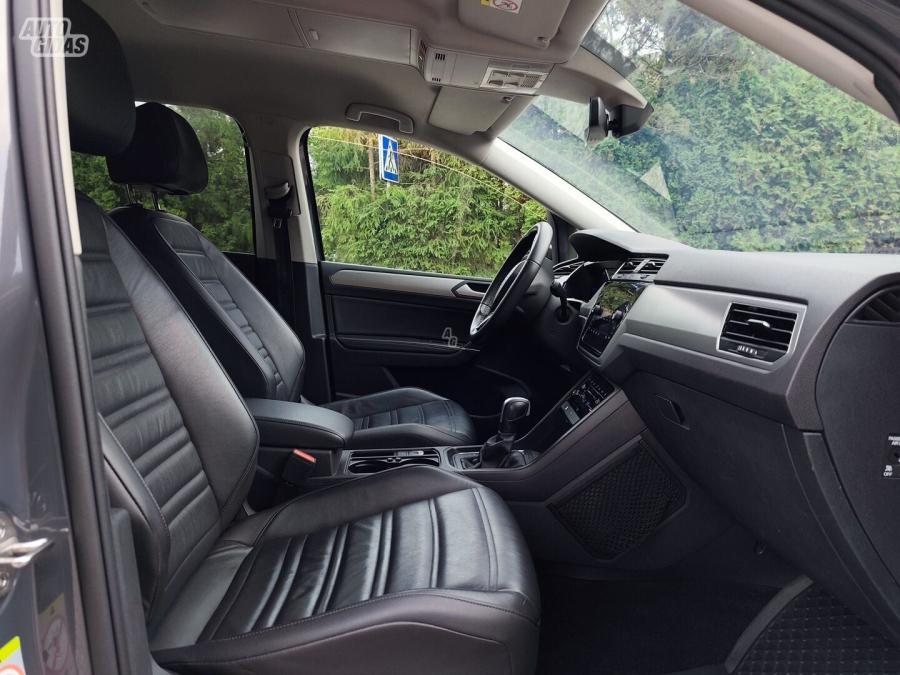 Grey Volkswagen Touran 2023 in Anyksciai, with an engine capacity of 2.00 L and mileage of 310 thousand km for 13250 €, photo 8 on AUTOMOTO.COM.LV