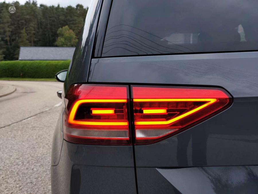 Grey Volkswagen Touran 2023 in Anyksciai, with an engine capacity of 2.00 L and mileage of 310 thousand km for 13250 €, photo 6 on AUTOMOTO.COM.LV