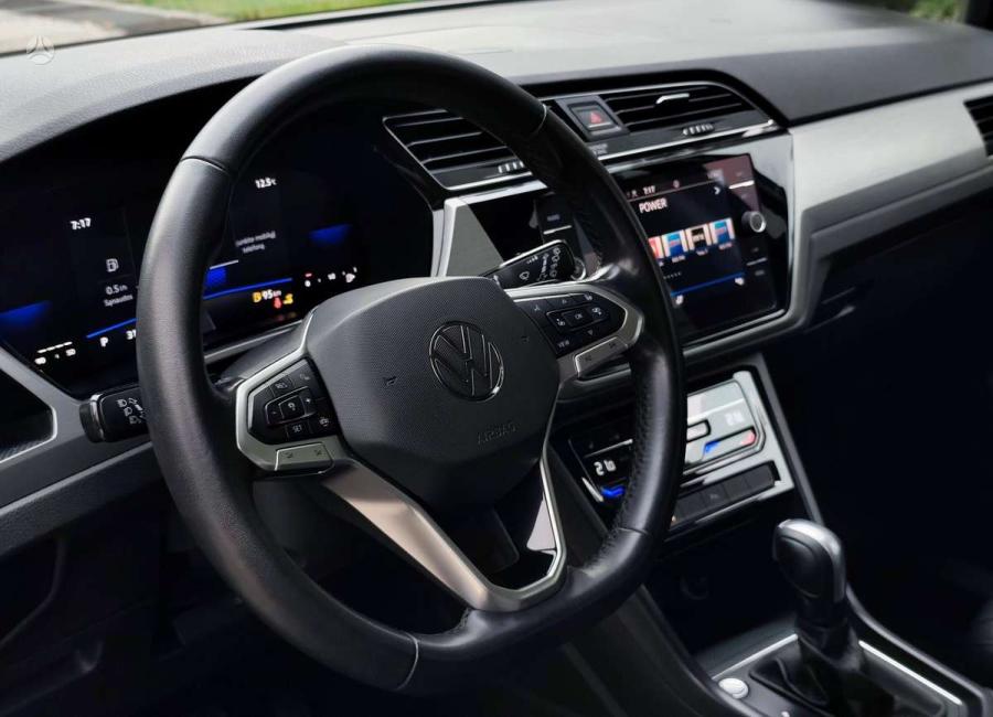 Grey Volkswagen Touran 2023 in Anyksciai, with an engine capacity of 2.00 L and mileage of 310 thousand km for 13250 €, photo 11 on AUTOMOTO.COM.LV