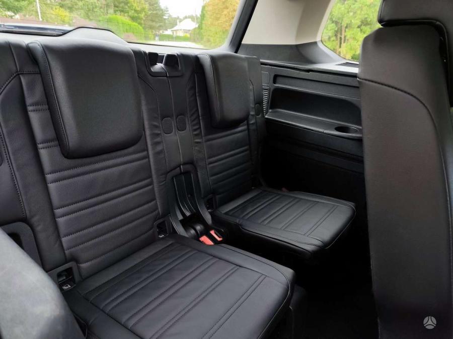Grey Volkswagen Touran 2023 in Anyksciai, with an engine capacity of 2.00 L and mileage of 310 thousand km for 13250 €, photo 23 on AUTOMOTO.COM.LV