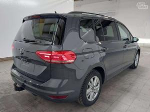Grey Volkswagen Touran 2024 in Kaunas, with an engine capacity of 1.50 L and mileage of 60 thousand km for 33209 €, photo 3 on AUTOMOTO.COM.LV