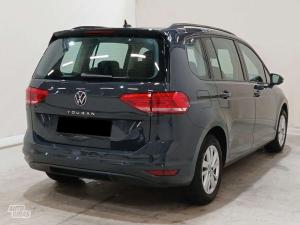 Grey Volkswagen Touran 2024 in Kaunas, with an engine capacity of 1.50 L and mileage of 50 thousand km for 33209 €, photo 4 on AUTOMOTO.COM.LV