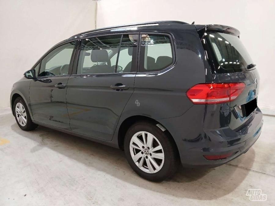 Grey Volkswagen Touran 2024 in Kaunas, with an engine capacity of 1.50 L and mileage of 50 thousand km for 33209 €, photo 7 on AUTOMOTO.COM.LV