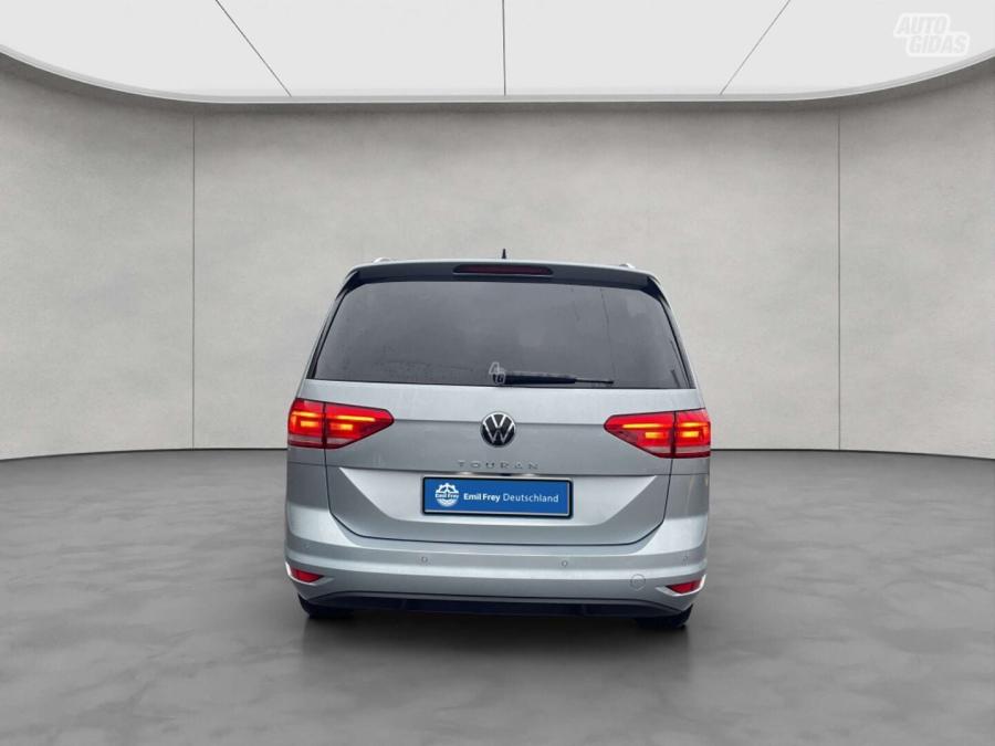 Pelēks Volkswagen Touran 2025 Kauņa, ar dzinēja tilpumu 1.50 L un nobraukumu 26 tūkst. km par 33104 €, foto 6 vietnē AUTOMOTO.COM.LV