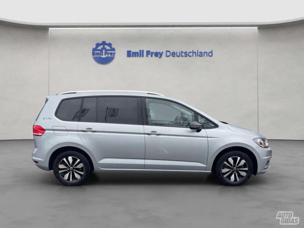 Grey Volkswagen Touran 2025 in Kaunas, with an engine capacity of 1.50 L and mileage of 26 thousand km for 33104 €, photo 9 on AUTOMOTO.COM.LV