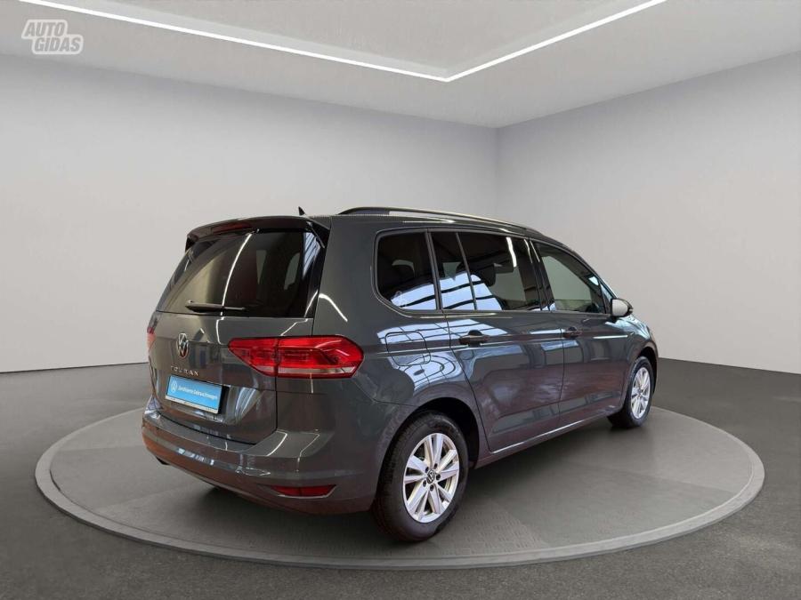 Grey Volkswagen Touran 2025 in Kaunas, with an engine capacity of 1.50 L and mileage of 14 thousand km for 32988 €, photo 4 on AUTOMOTO.COM.LV
