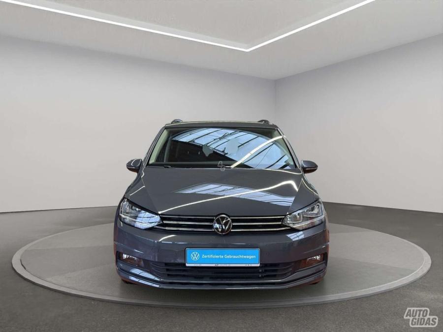 Grey Volkswagen Touran 2025 in Kaunas, with an engine capacity of 1.50 L and mileage of 14 thousand km for 32988 €, photo 6 on AUTOMOTO.COM.LV